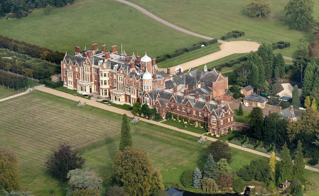 50 Heartbreaking Facts About Princess Diana, The Royal Rebel - Factinate