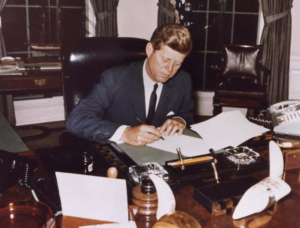 Tragic Facts About Gene Tierney, The Hollywood Get Girl