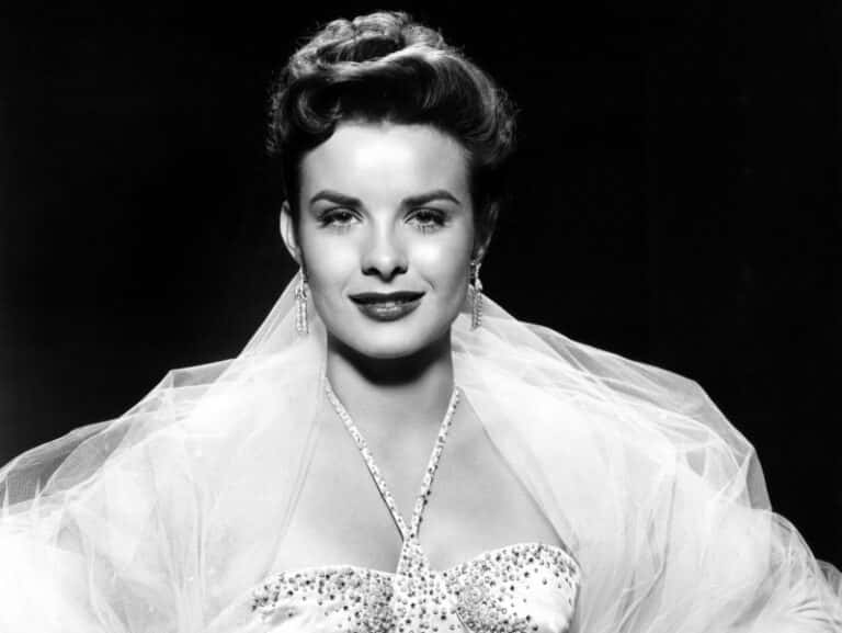 Sparkling Facts About Terry Moore, Hollywood’s Classic Star