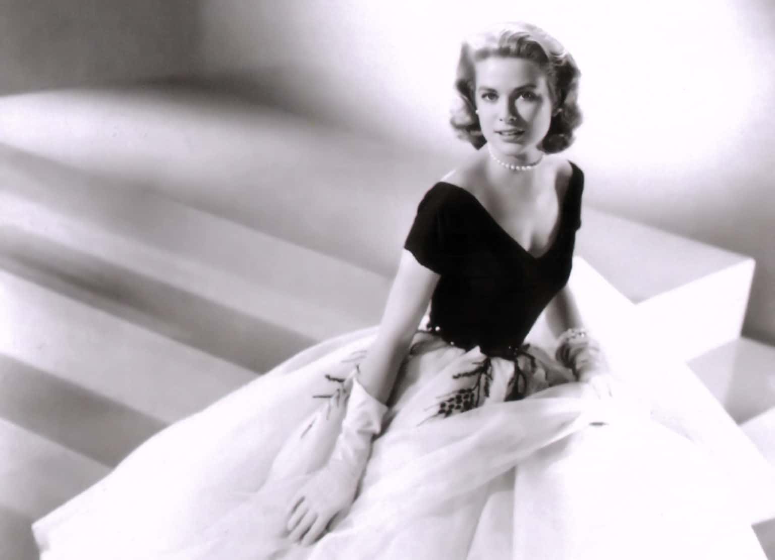 The Tragic Story Of Grace Kelly, Hollywood's Fallen Princess