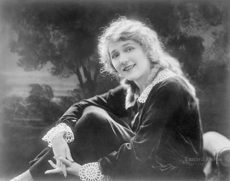 Extravagant Facts About Mary Pickford, America's First Sweetheart