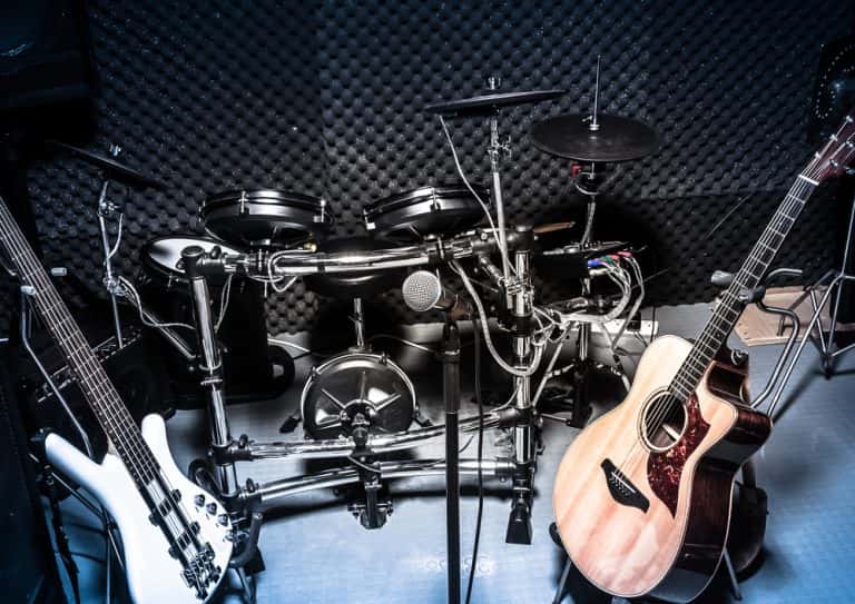 Black-Hearted Facts About Joan Jett, The Queen Of Rock