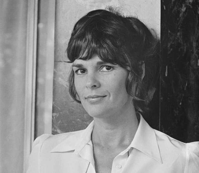 Fiery Facts About Ali MacGraw, 70s Hollywood Ingenue