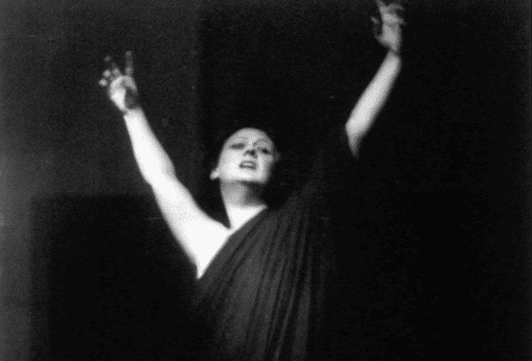 42 Hypnotic Facts About Isadora Duncan, The Dark Mother Of Dance ...