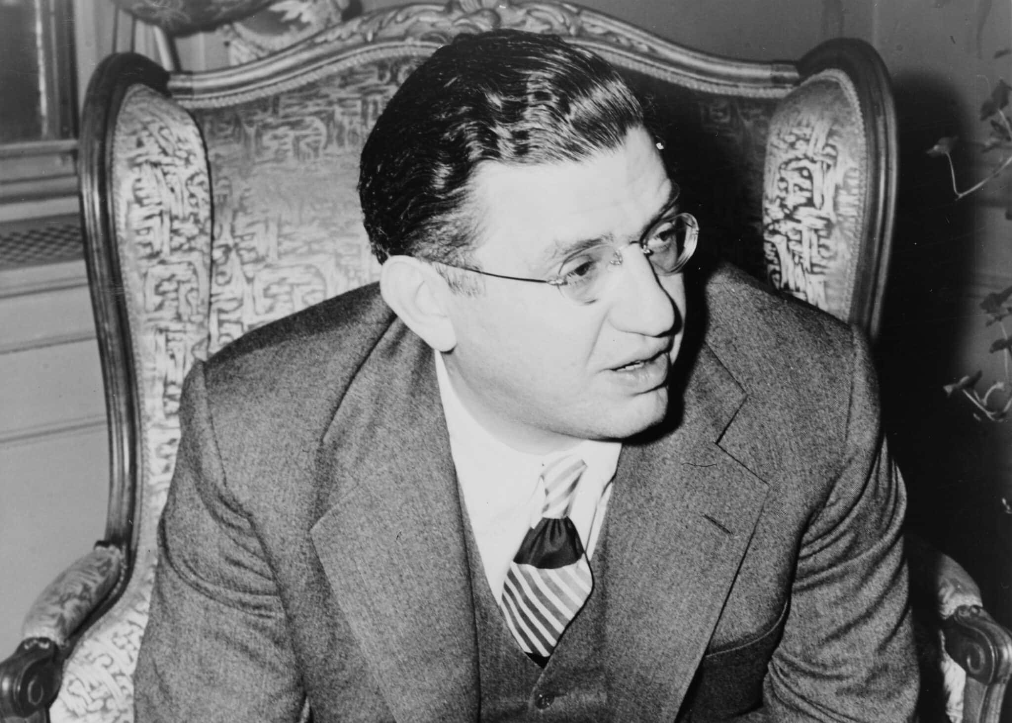 Vivien Leigh's Hollywood Glamour Hid A Heartbreaking Hidden Life