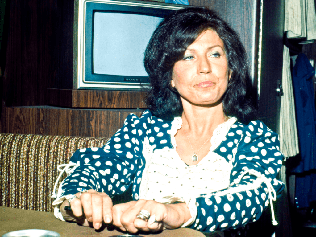 The Tragic Story Of Patsy Cline And The Day Country Music Died - Factinate