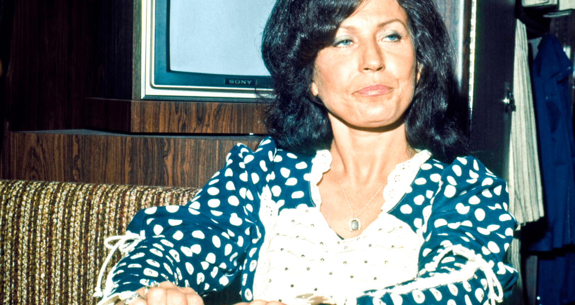 The Tragic Story Of Patsy Cline And The Day Country Music Died - Factinate