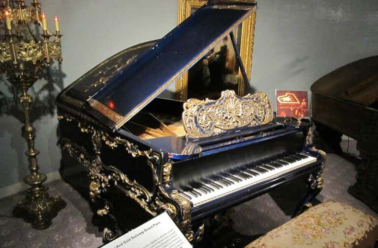 Flamboyant Facts About Liberace, The Scandalous Showman