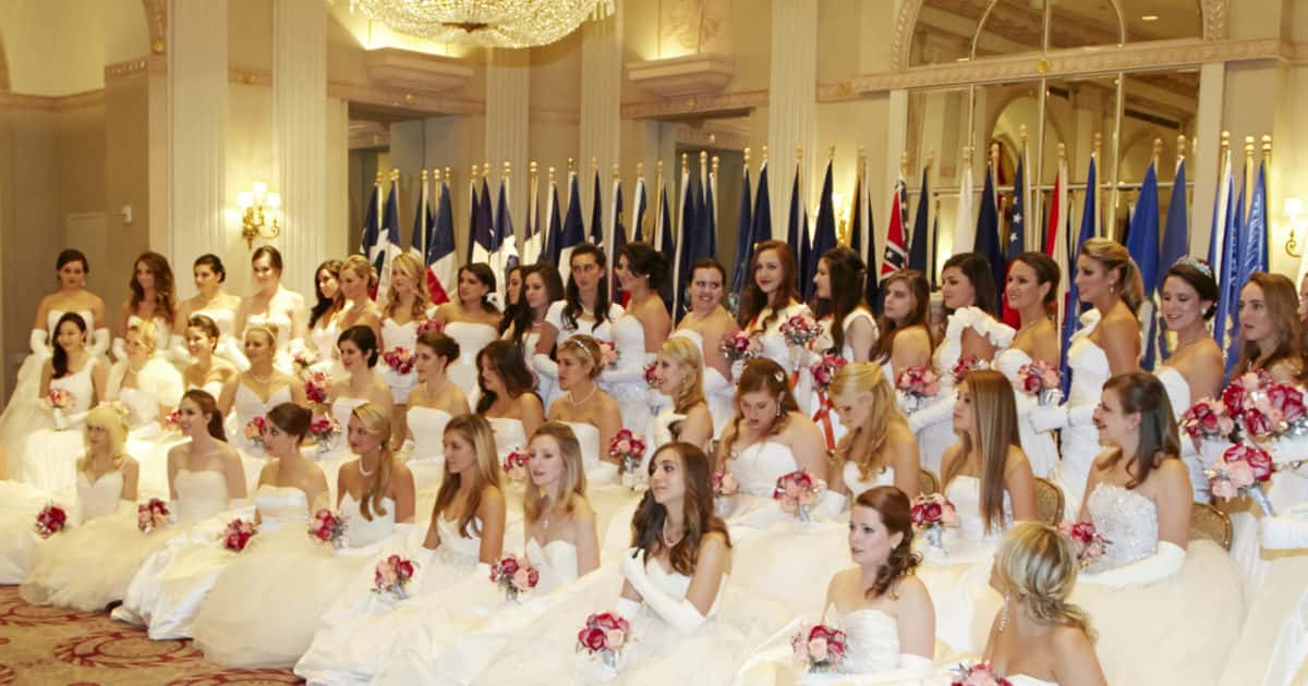 Glamorous Facts About The Wild World Of Debutante Balls - Factinate