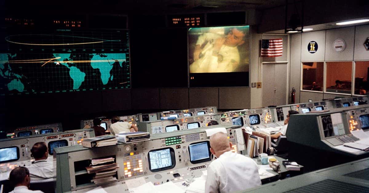 Celestial Facts About Apollo 13, The Disaster In Space - Factinate