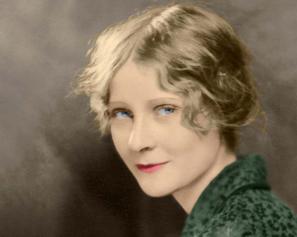 Tragic Facts About Peg Entwistle, Hollywood's First Victim