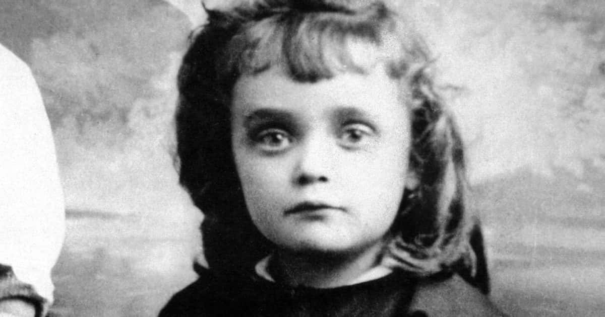 Harrowing Facts About Edith Piaf, The Tragic Songbird - Factinate