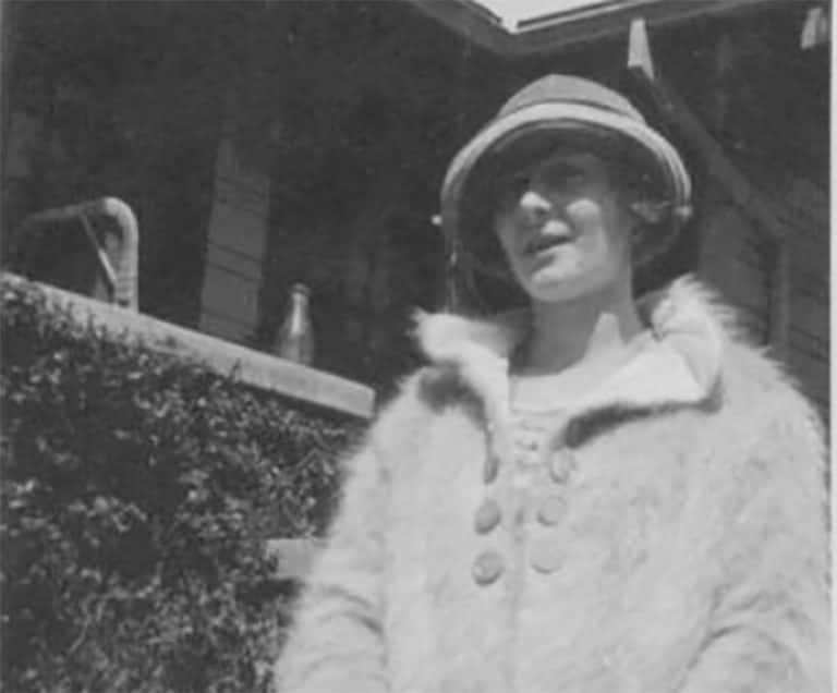Tragic Facts About Peg Entwistle, Hollywood's First Victim