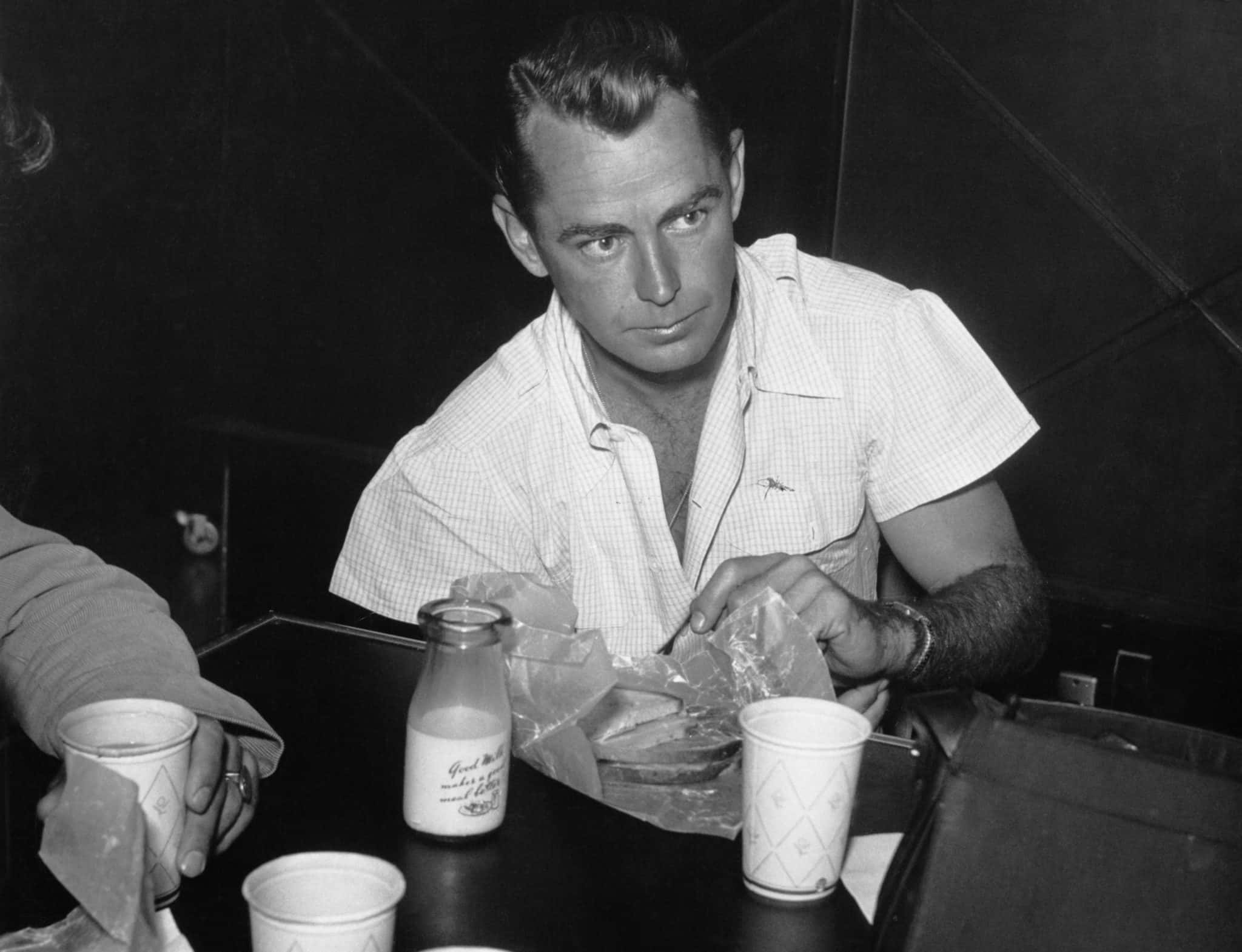 Painful Facts About Alan Ladd, Hollywood's Shy Gangster