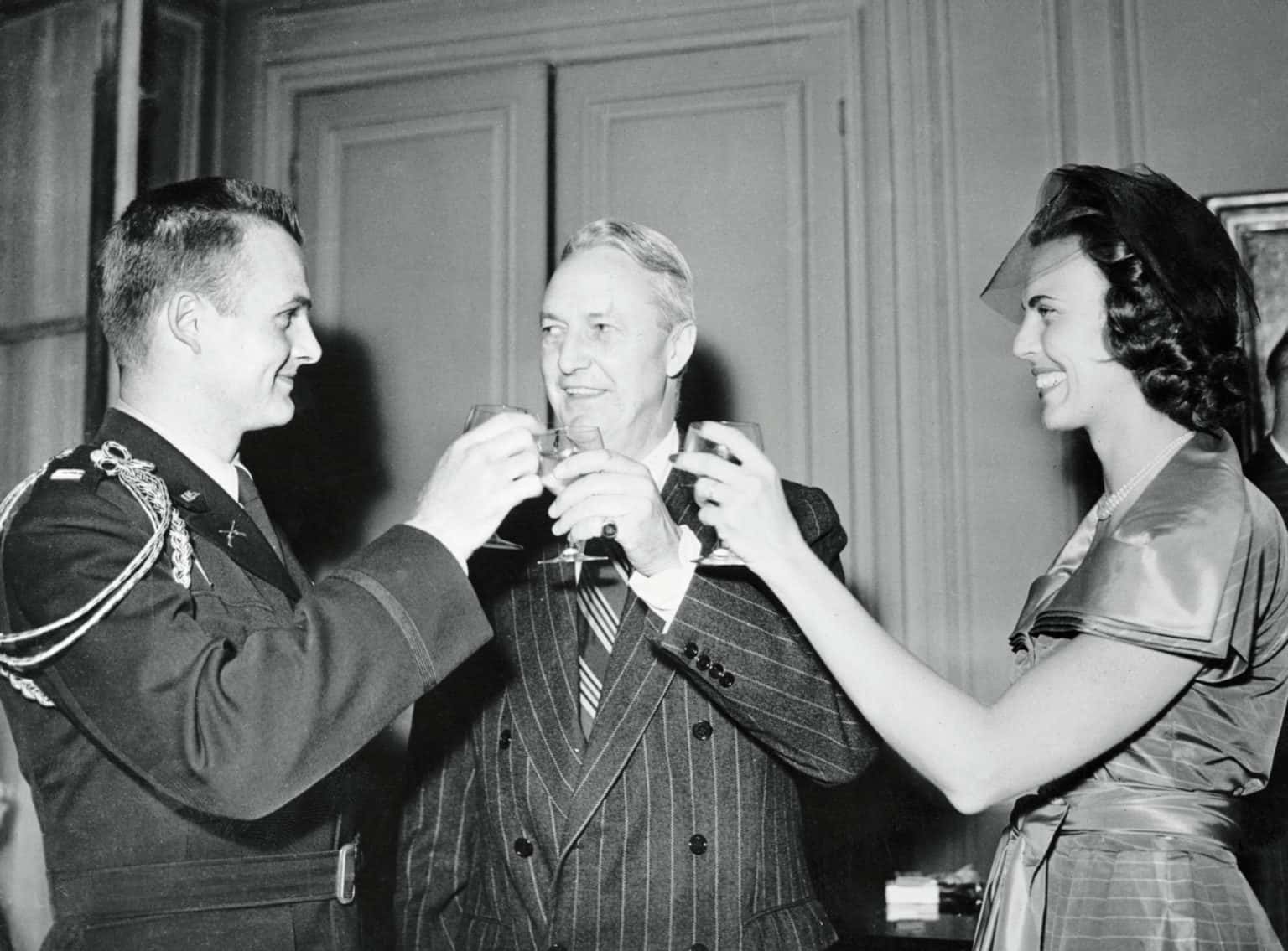 Tragic Facts About Margaux Hemingway, The Cursed Daughter