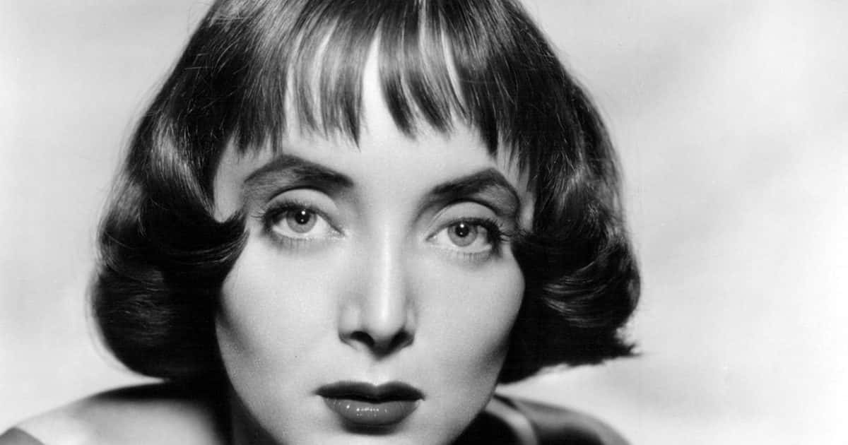 Chilling Facts About Carolyn Jones, Hollywood’s Macabre Icon - Factinate