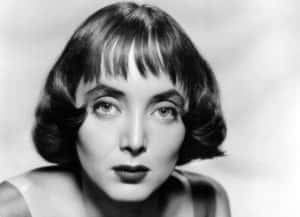 Chilling Facts About Carolyn Jones, Hollywood’s Macabre Icon - Factinate