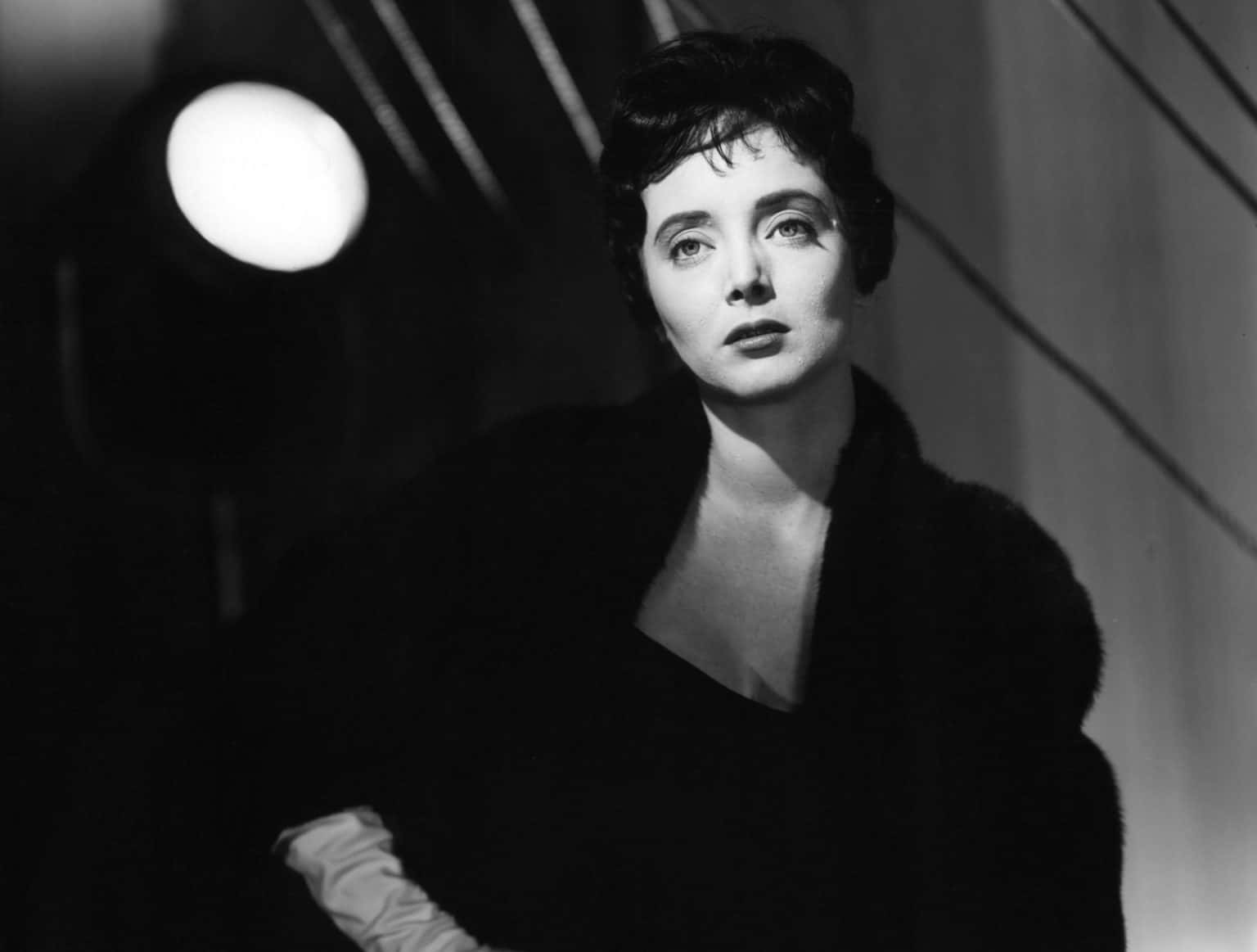 Chilling Facts About Carolyn Jones, Hollywood’s Macabre Icon