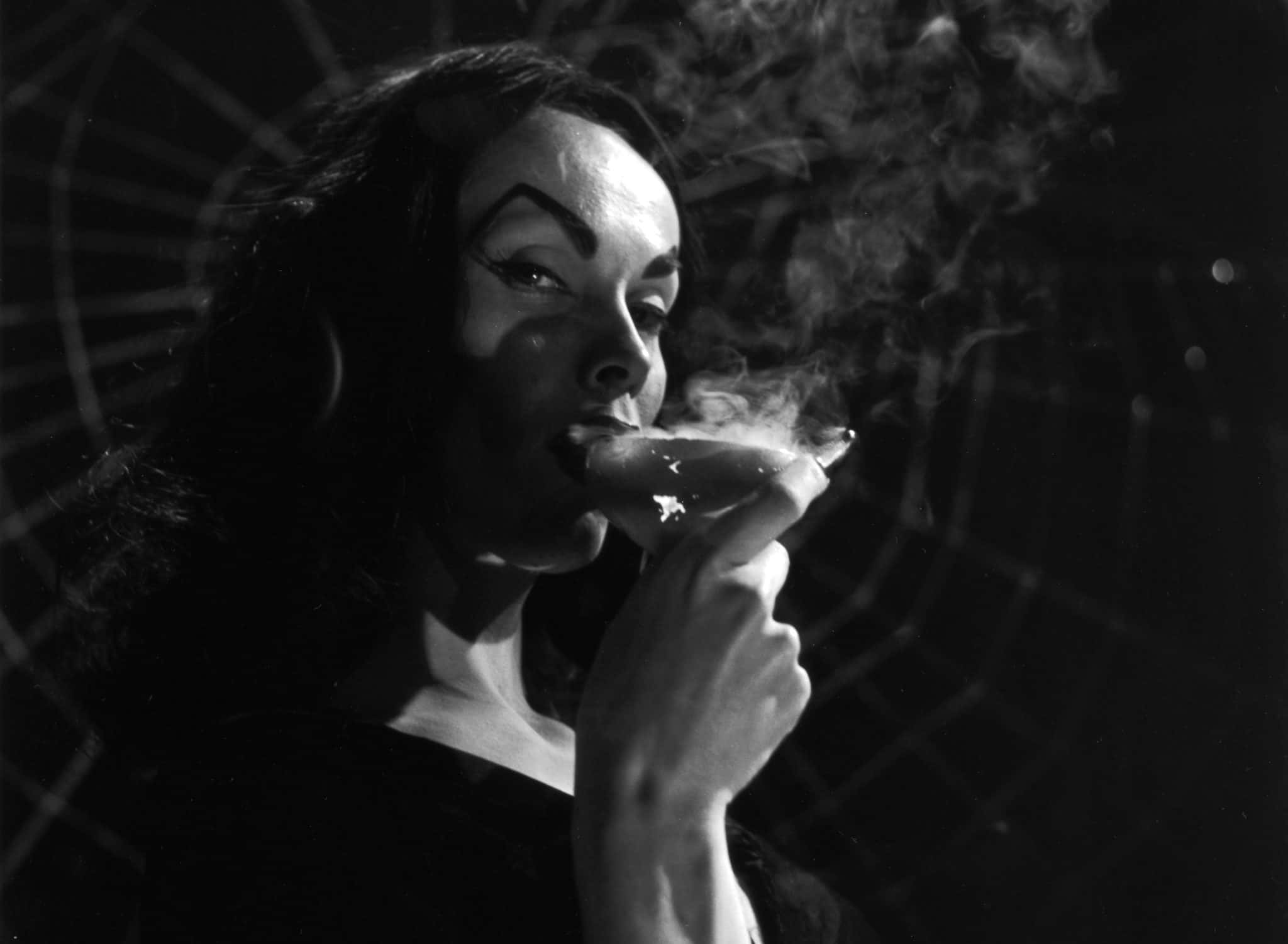 The Real Vampira Maila Nurmi Lived A Dark And Desperate Life