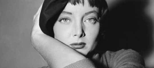 Chilling Facts About Carolyn Jones, Hollywood’s Macabre Icon - Factinate