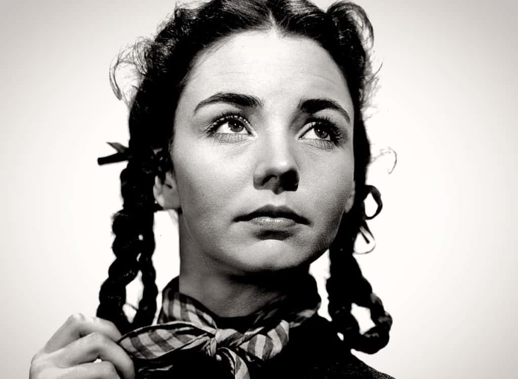 Reluctant Facts About Jennifer Jones, The Unlikely Superstar