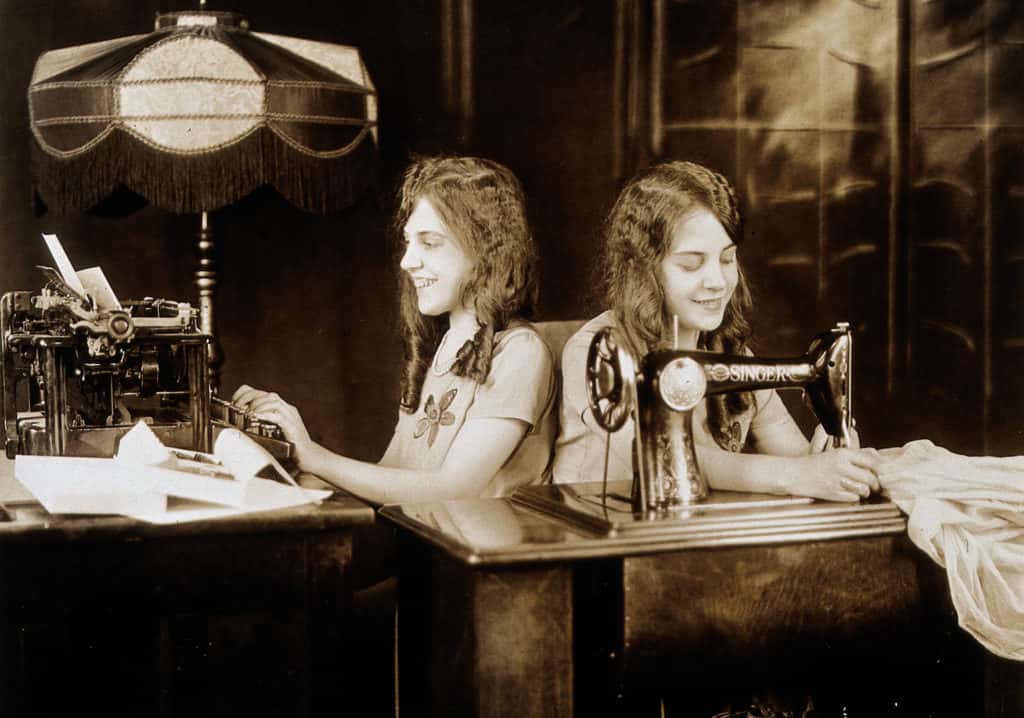 Connected Facts About Daisy And Violet Hilton, Celebrity Conjoined Twins