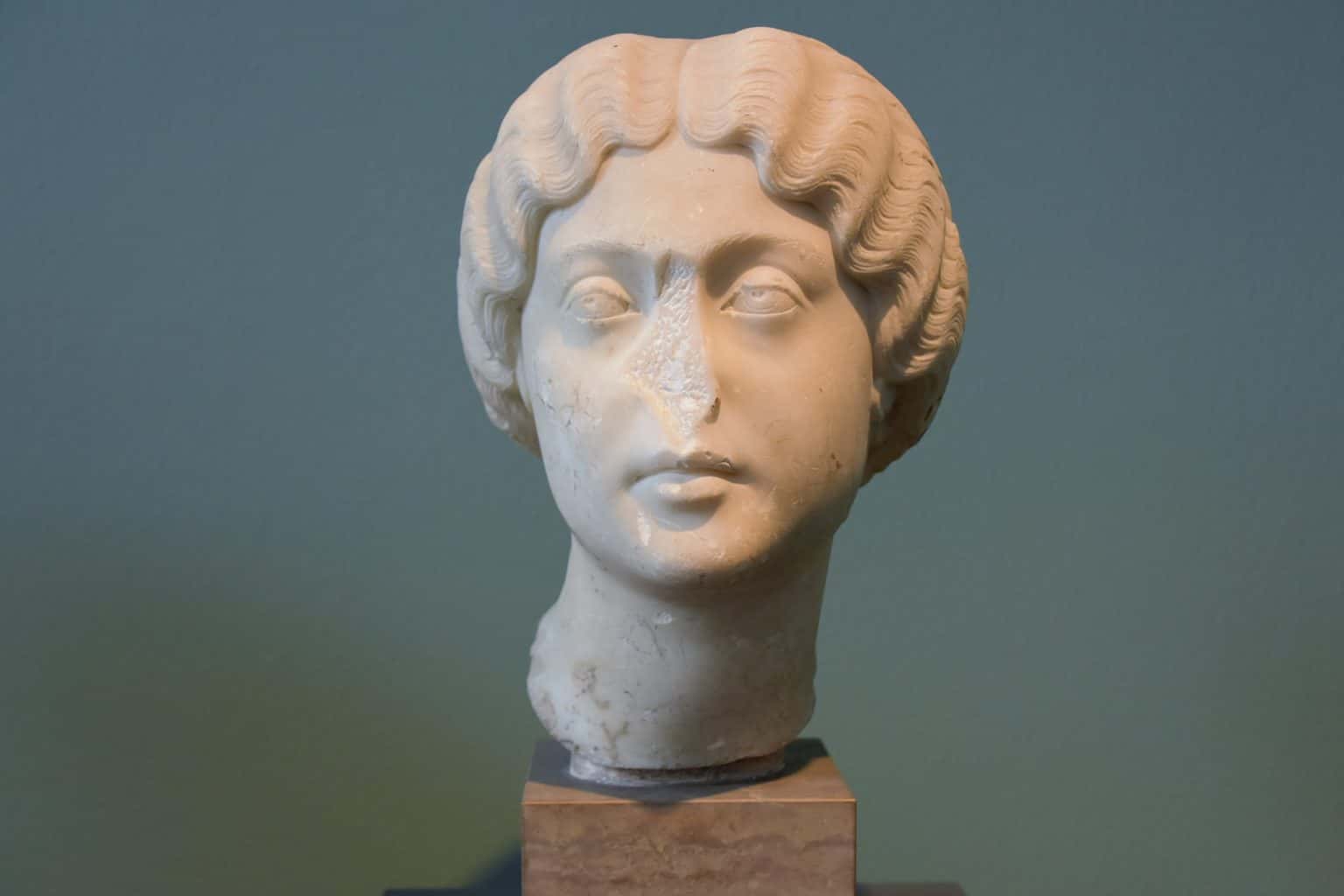 Disturbing Facts About The Tragic Life Of Roman Empress Lucilla