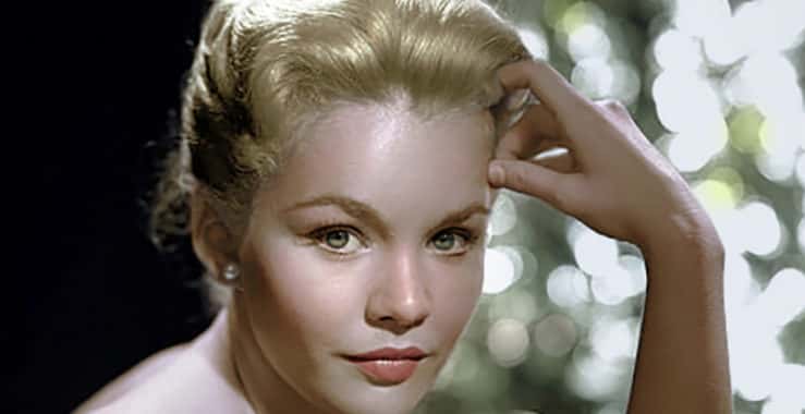 Tragic Facts About Sandra Dee, Hollywood’s Darkest Ingenue - Factinate