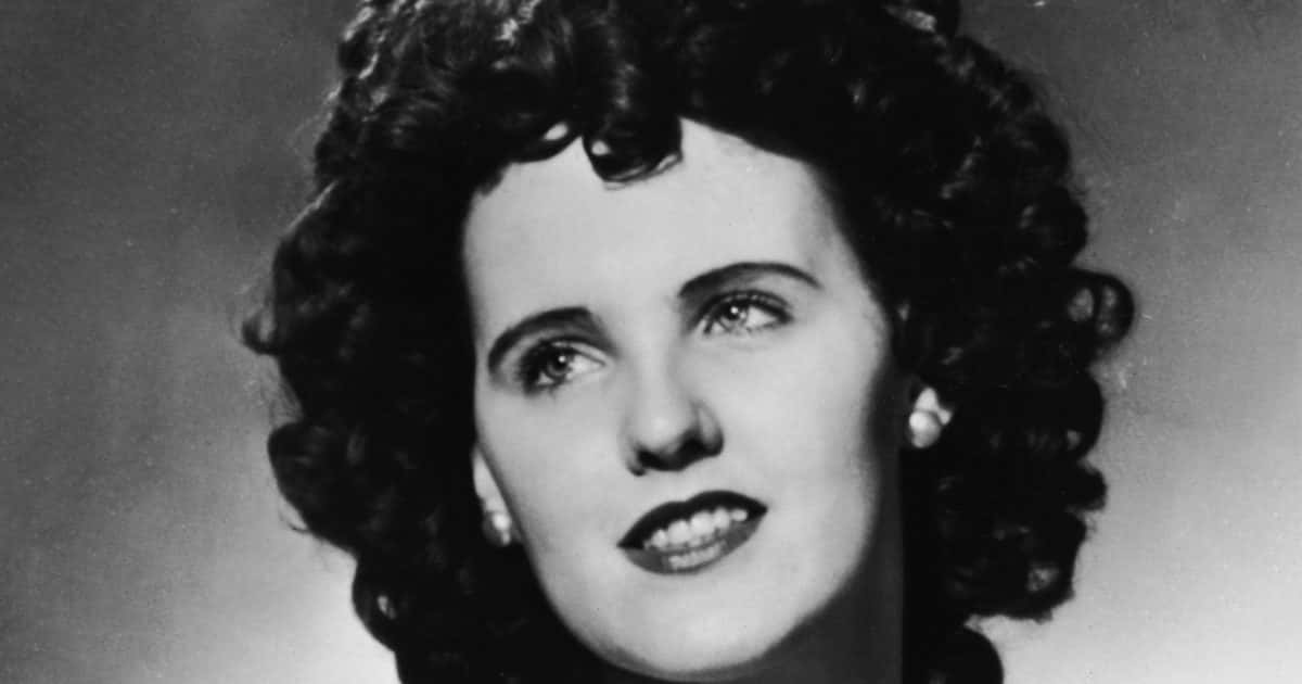 Tragic Facts About Elizabeth Short, The Black Dahlia - Factinate