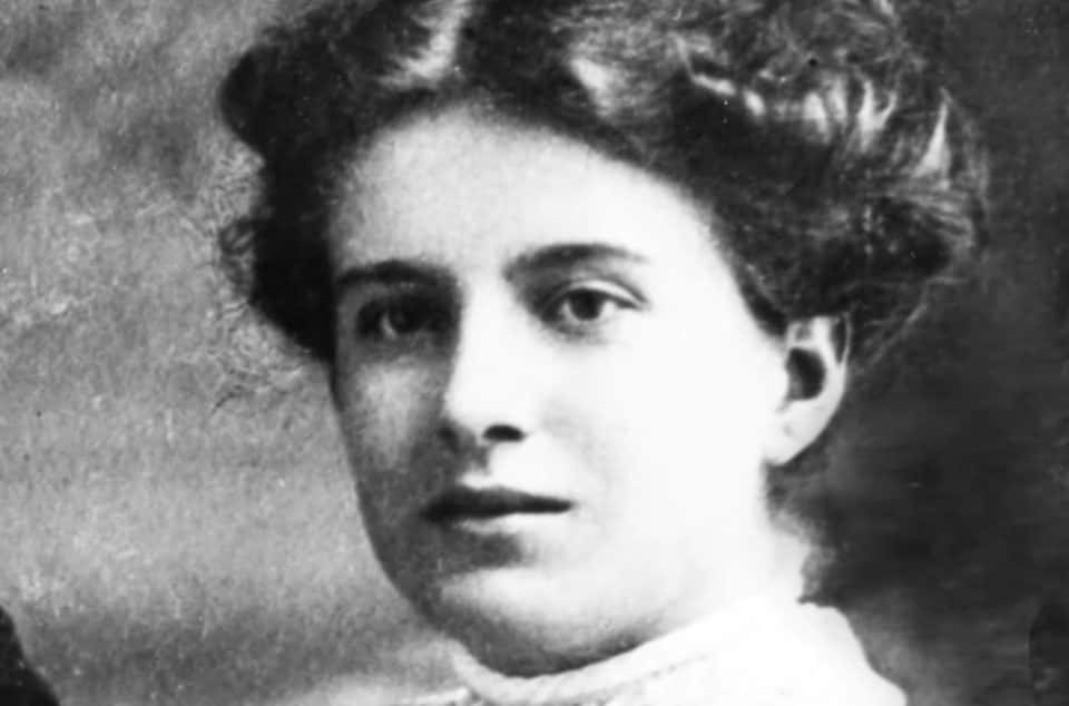 Bizarre Facts About Aimee Semple McPherson, The Disappearing Evangelist ...