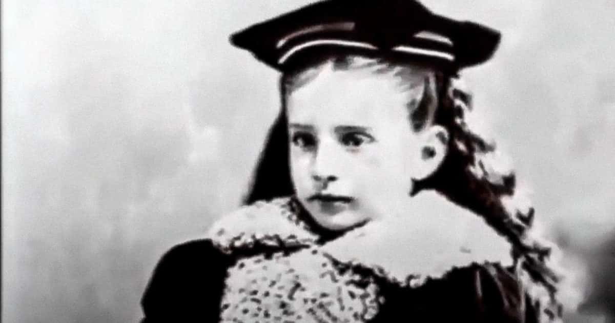 Bizarre Facts About Aimee Semple McPherson, The Disappearing Evangelist ...