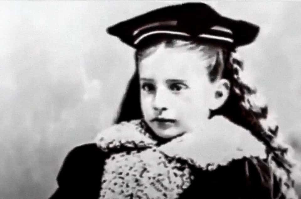 Bizarre Facts About Aimee Semple McPherson, The Disappearing Evangelist ...