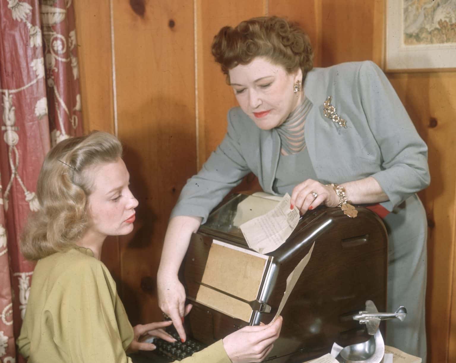 The Queen Of Gossip Knew All Of Hollywood’s Darkest Secrets