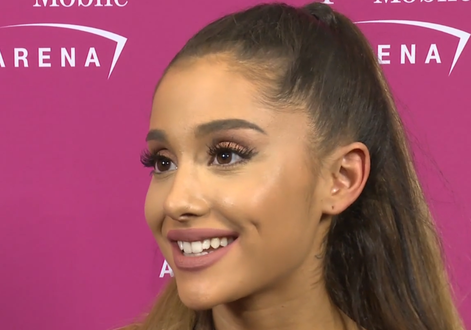 Jennifer Coolidge Doesn’t Hold Back