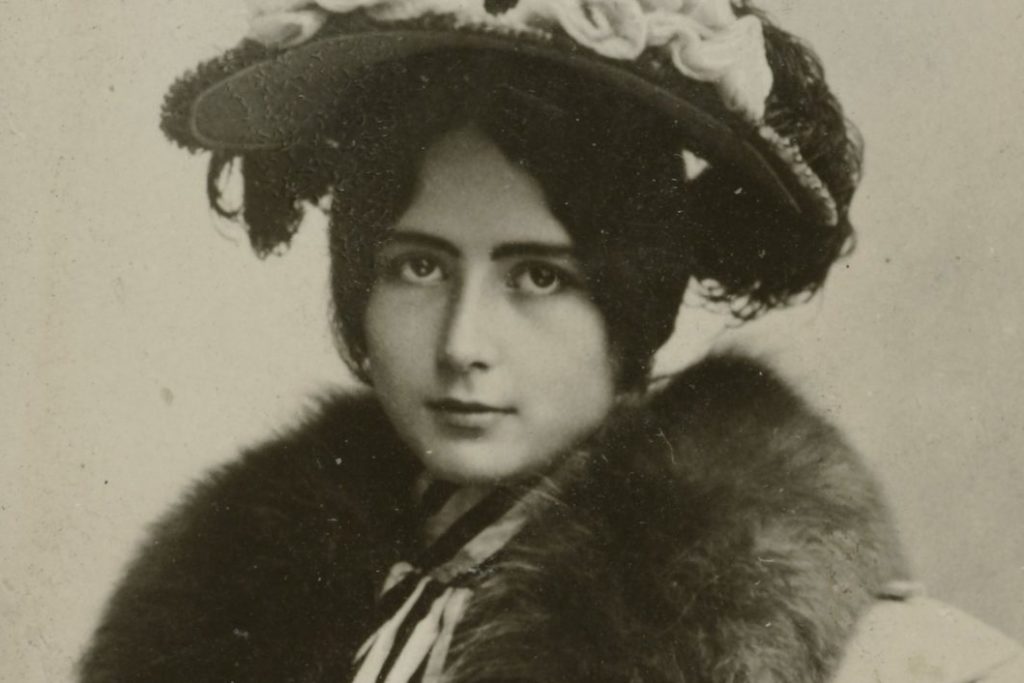 Shameless Facts About Cleo De Merode, The First Celebrity