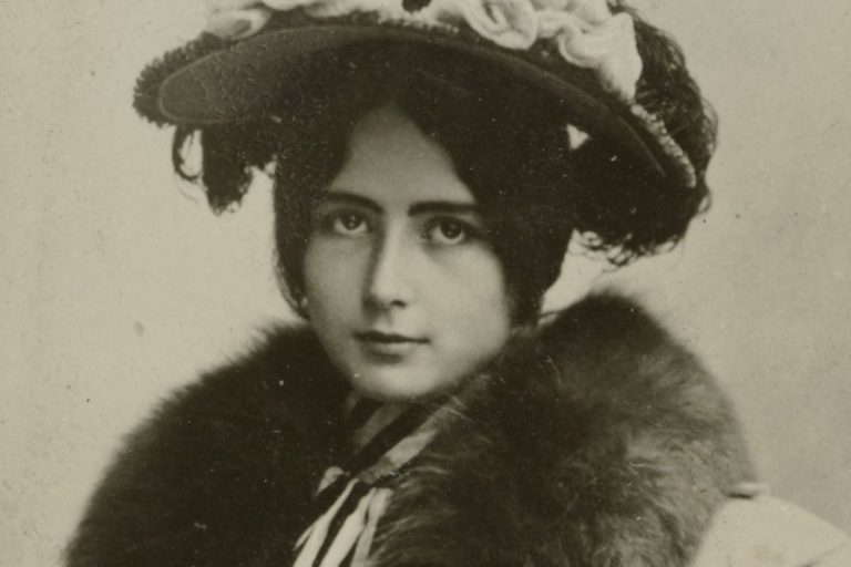 Shameless Facts About Cleo De Merode, The First Celebrity