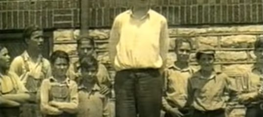 Gargantuan Facts About Robert Wadlow, The Tallest Man Who Ever Lived ...