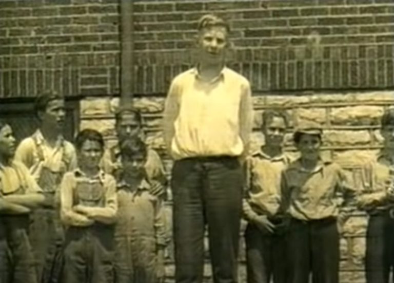The Extraordinary Life Of Robert Wadlow