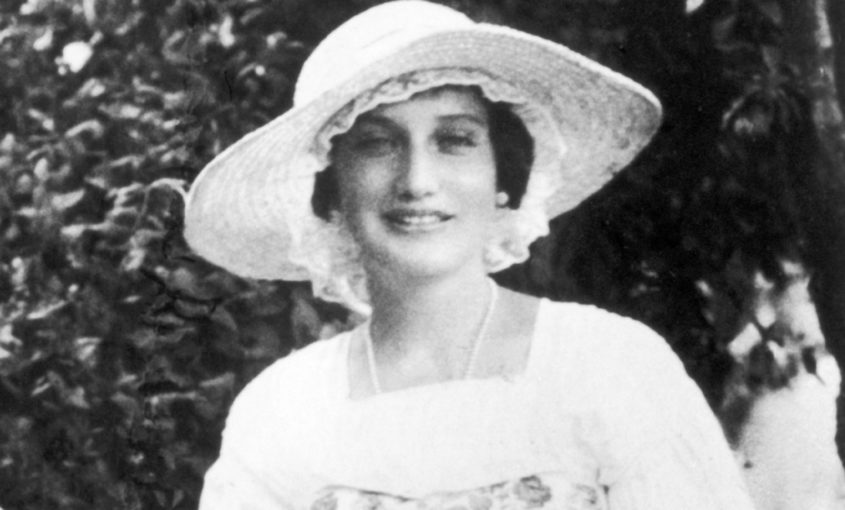 Decaying Facts About “Little” Edie Beale, The Tragic Socialite - Factinate