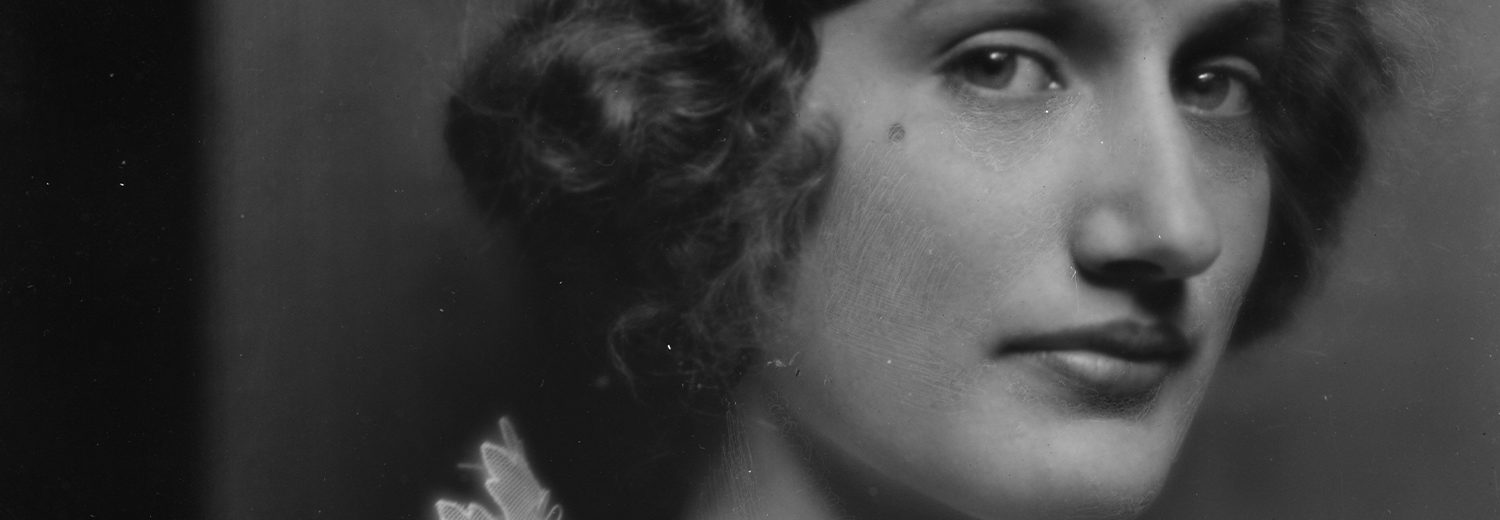 Decaying Facts About “Little” Edie Beale, The Tragic Socialite - Factinate