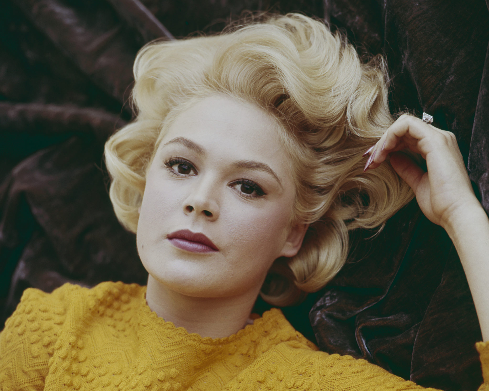 Tragic Facts About Sandra Dee, Hollywood’s Darkest Ingenue - Factinate