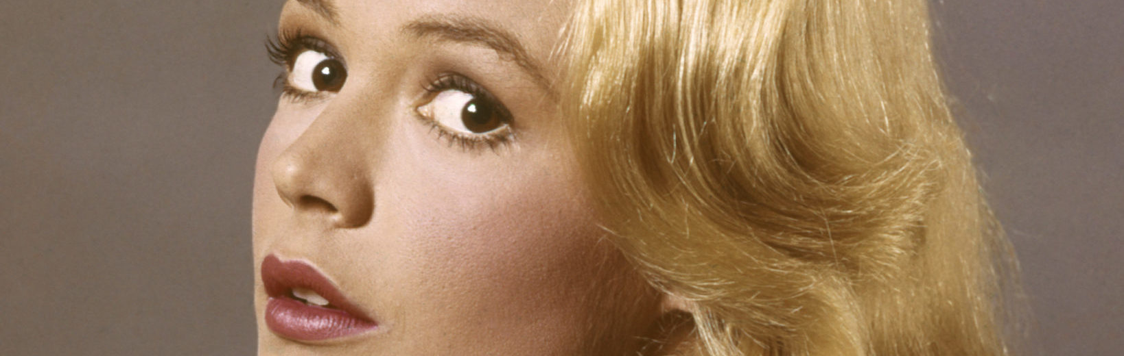 Tragic Facts About Sandra Dee, Hollywood’s Darkest Ingenue - Factinate