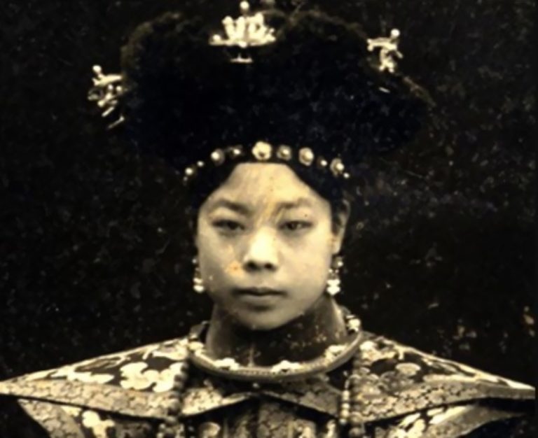 Wenxiu Lived A Broken Fairy Tale