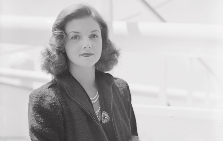 Brenda Frazier Was A “Poor Little Rich Girl”—And Her Tragic Life Proves It