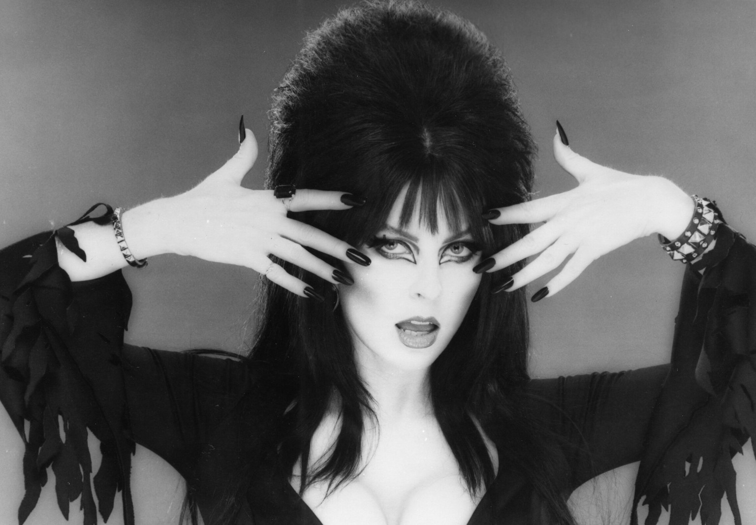 Facts About Cassandra Peterson, The Real Elvira