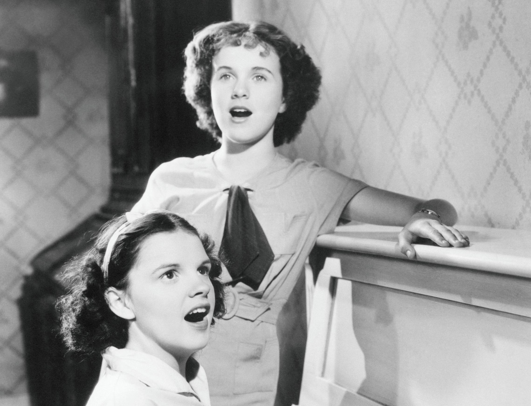 Child star Deanna Durbin’s heartbreaking story is proof that Hollywood ...