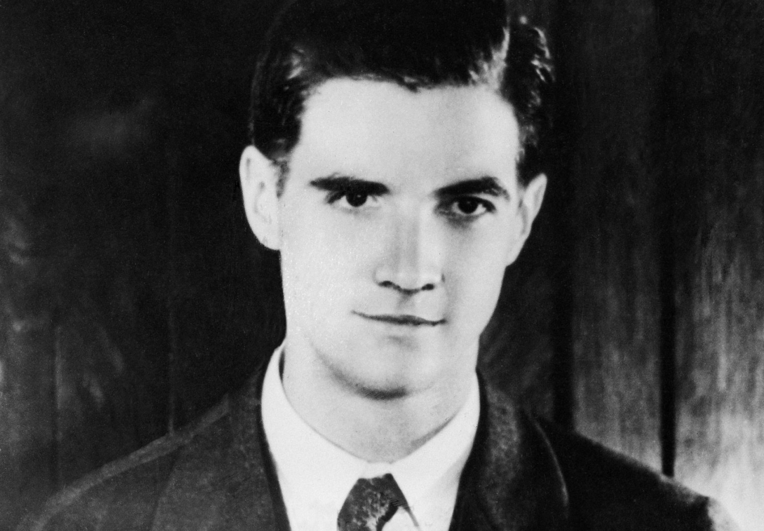 We Know Why Howard Hughes Lost His Mind