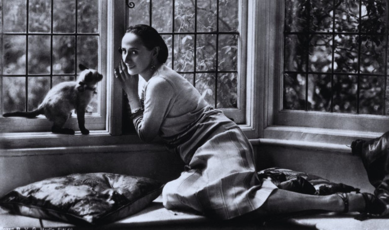 Anna Pavlova Was Ballet’s Unlikely Icon
