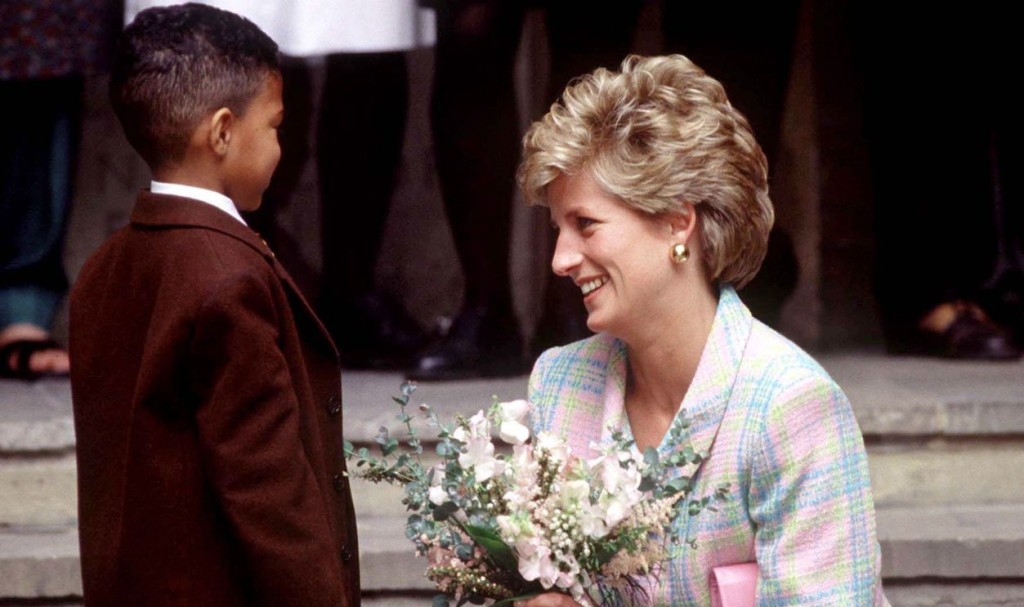 Princess Diana shook hands with AIDS patients when others were too ...