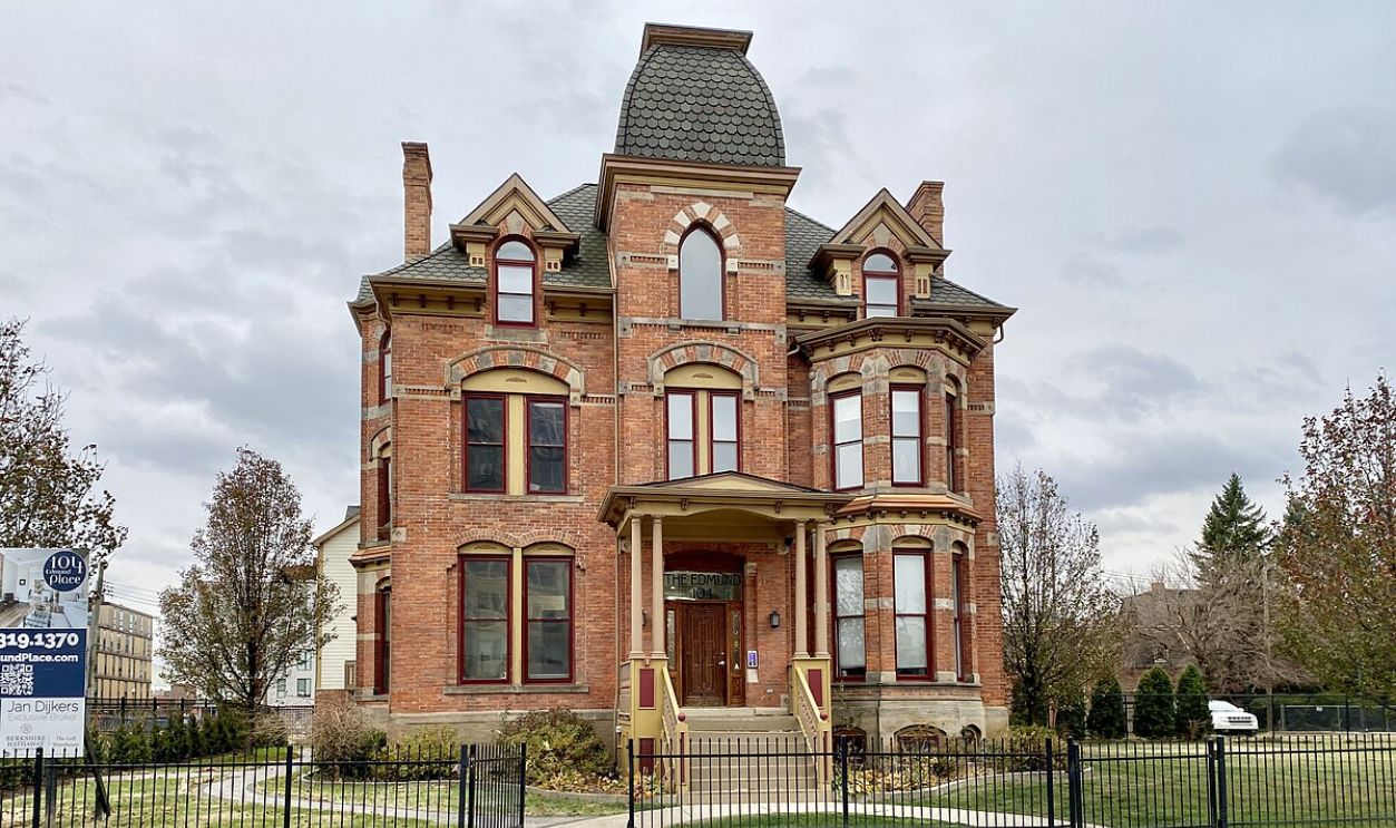 How Detroit's Elite Built Paradise In The Midwest And Lost Everything ...